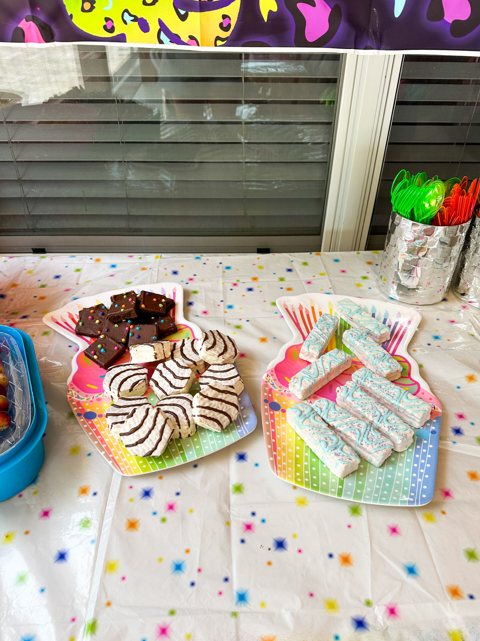 At Home Lisa Frank Birthday Party | Mamallamallama on the weekly